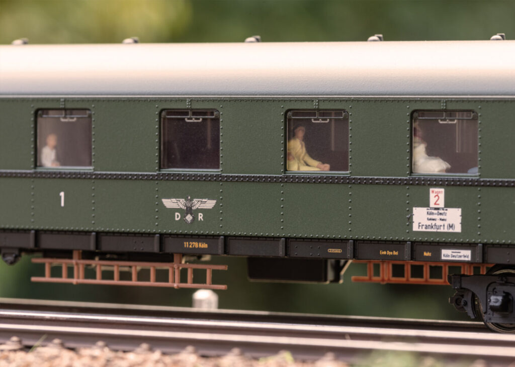Set of DRB express train coaches - CC-Rails webshop