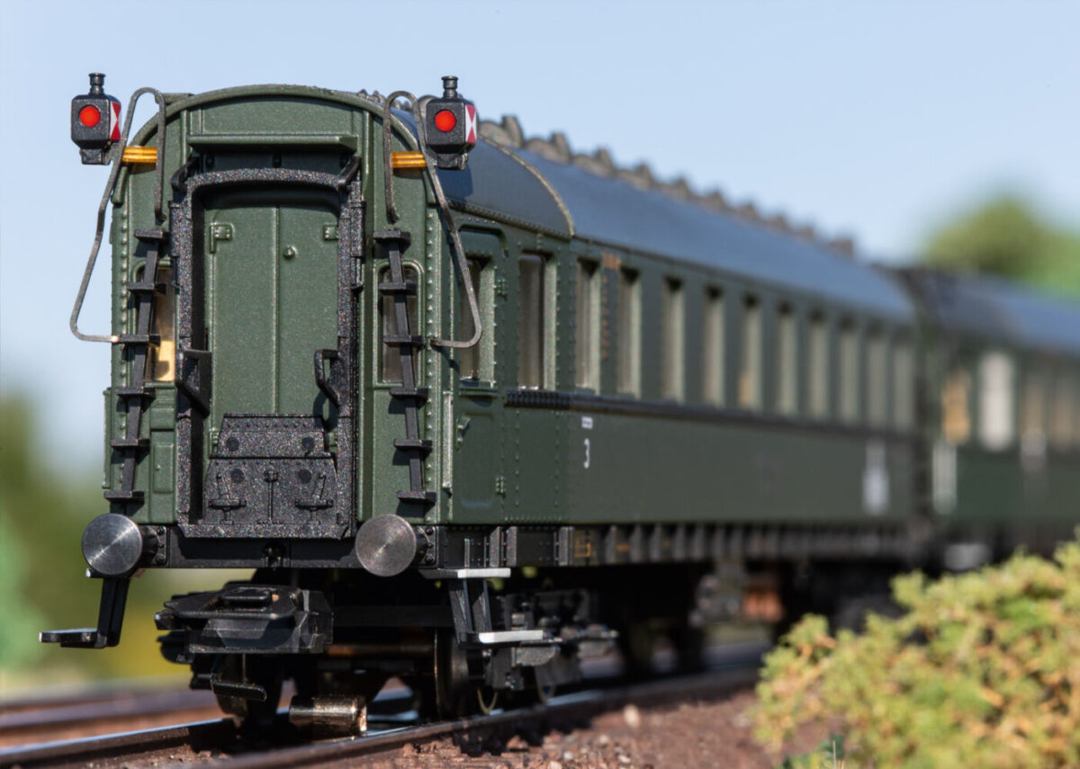 Set of DRB express train coaches - CC-Rails webshop