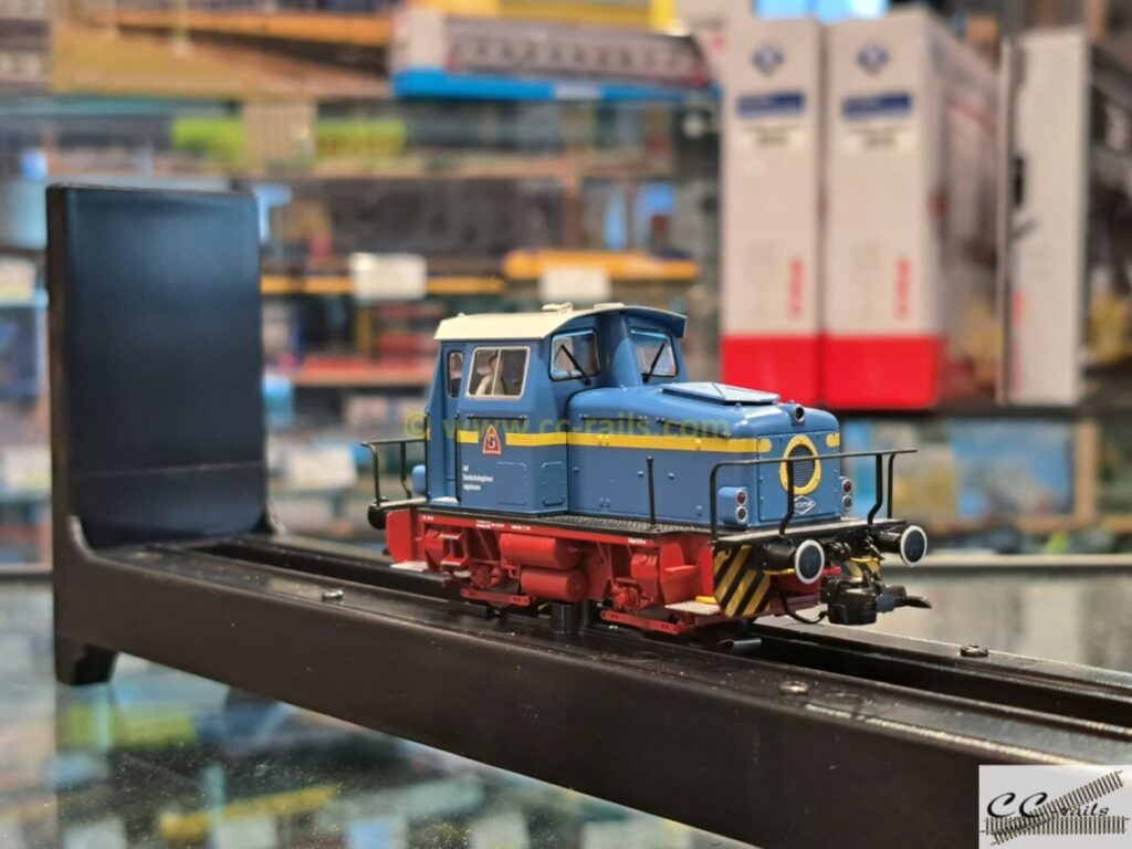 ESU 31449 Diesel locomotive, KG230, locomotive 6 Behala, red, Ep V ...